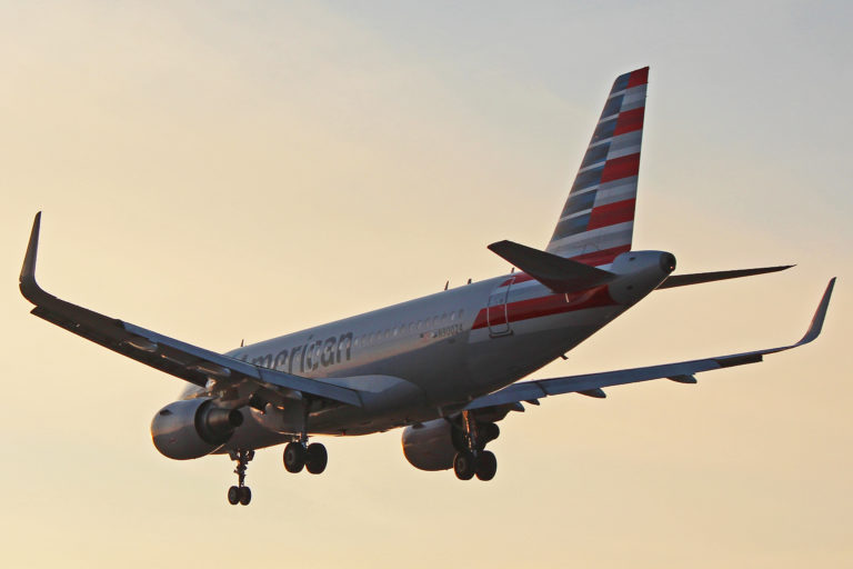 N90024: American Airlines Airbus A319-100 (With Winglets Installed)