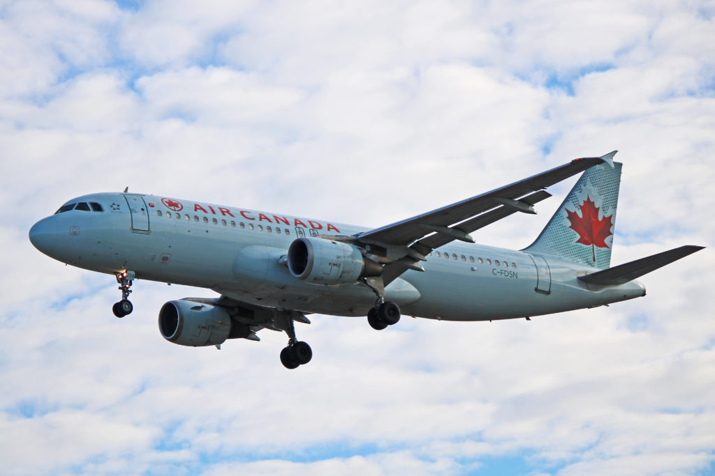 C-FDSN: Air Canada Airbus A320-200 (At Toronto Pearson Airport)