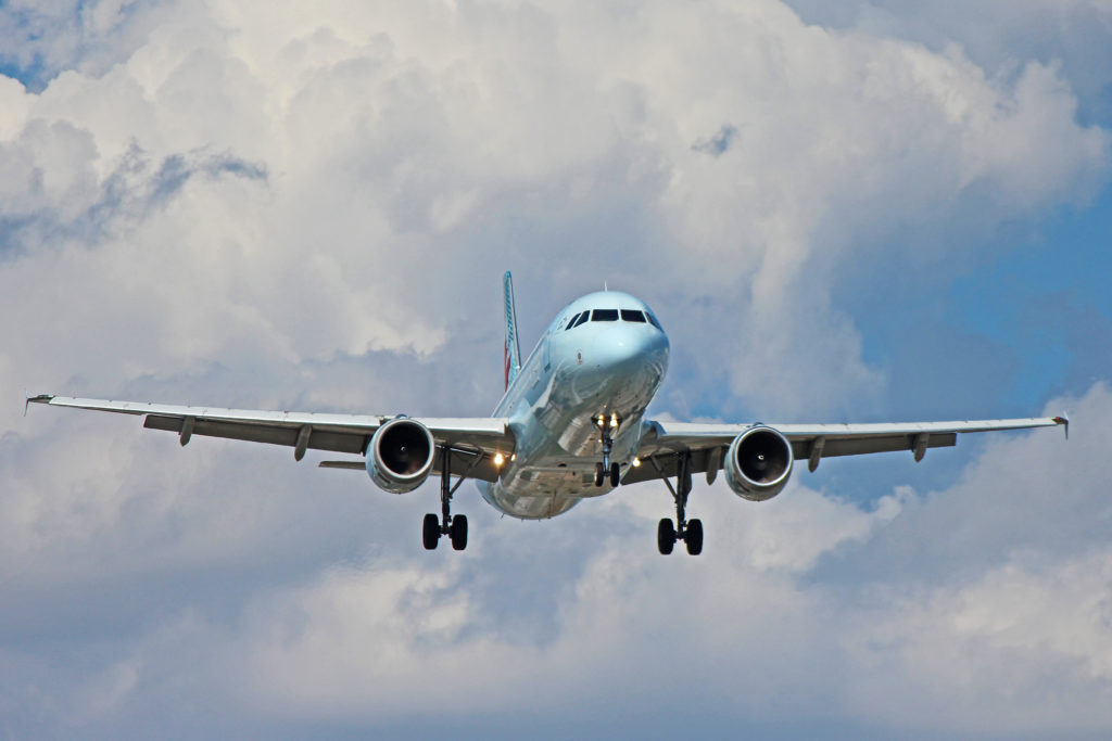 C-FDSU: Air Canada Airbus A320-200 (First Flew In 1990)